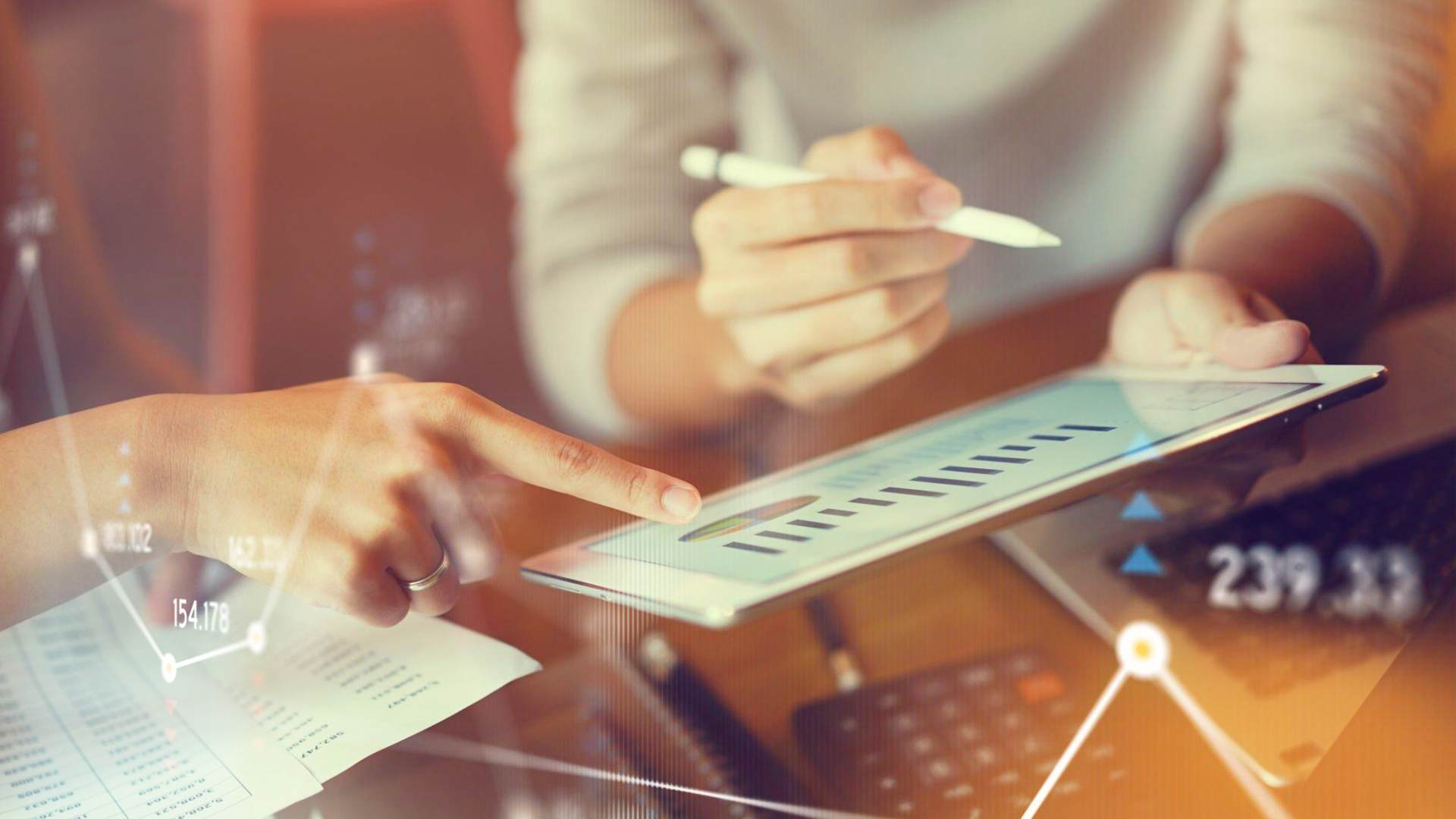 Understanding how leaders in data innovation achieve better business ...