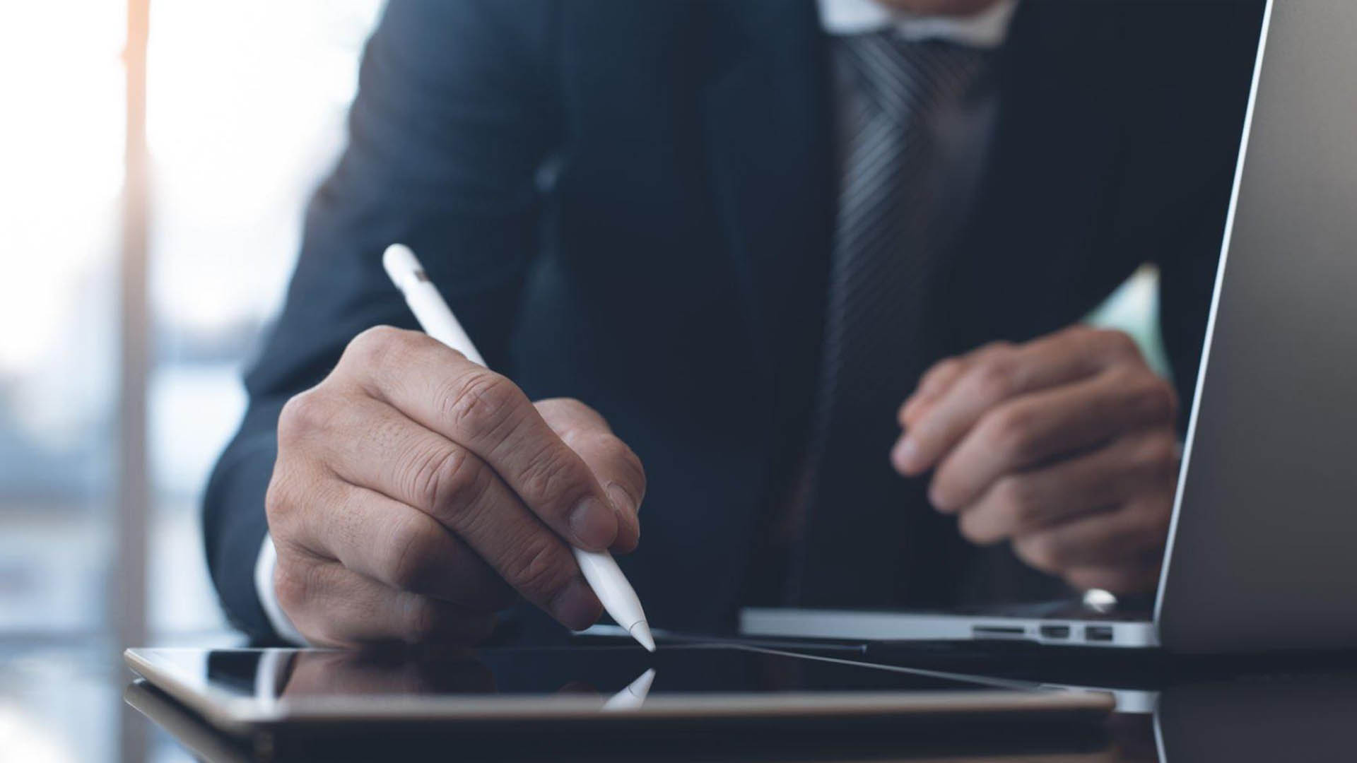 How CEOs and chief data/digital officers impact data governance and ...